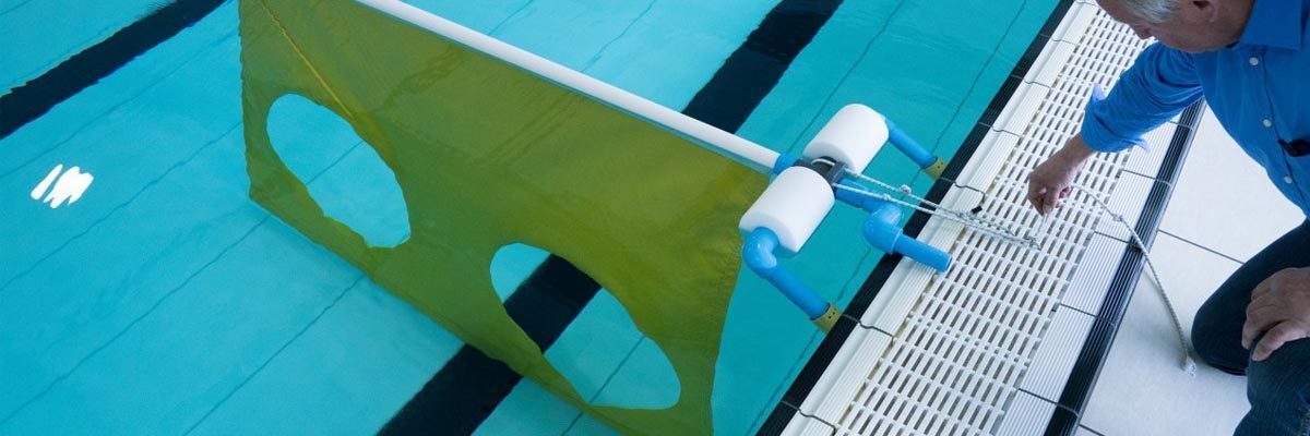 Swim-through screen makes underwater swimming easy.